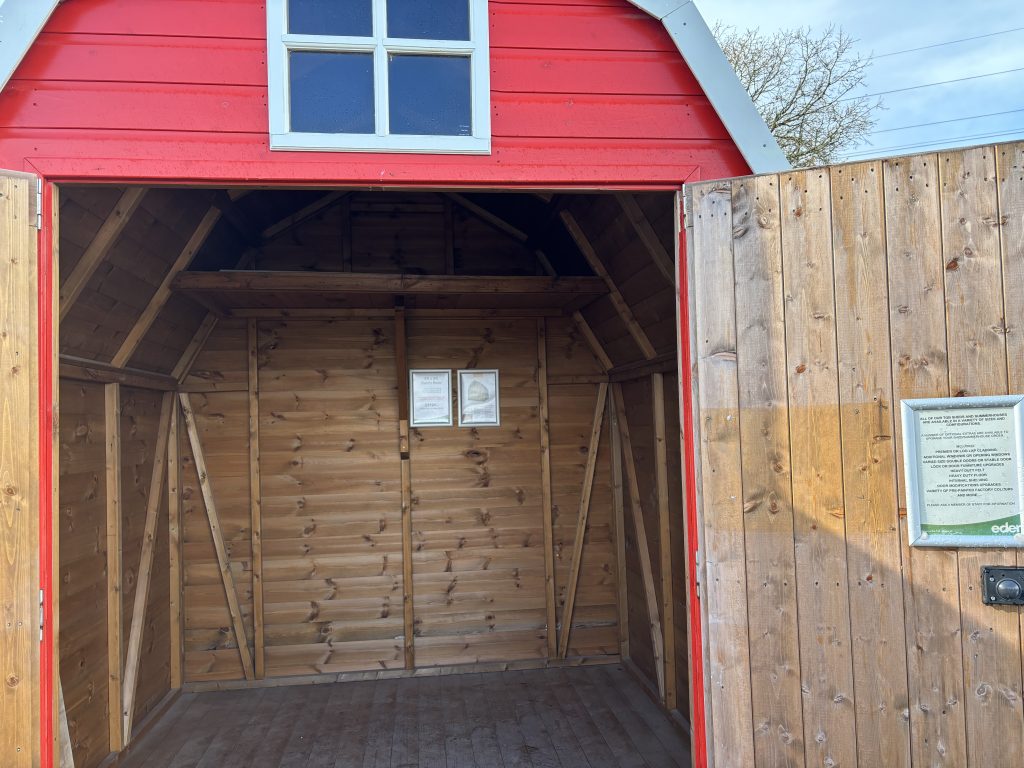 Traditional Dutch Barn - Eden Landscapes